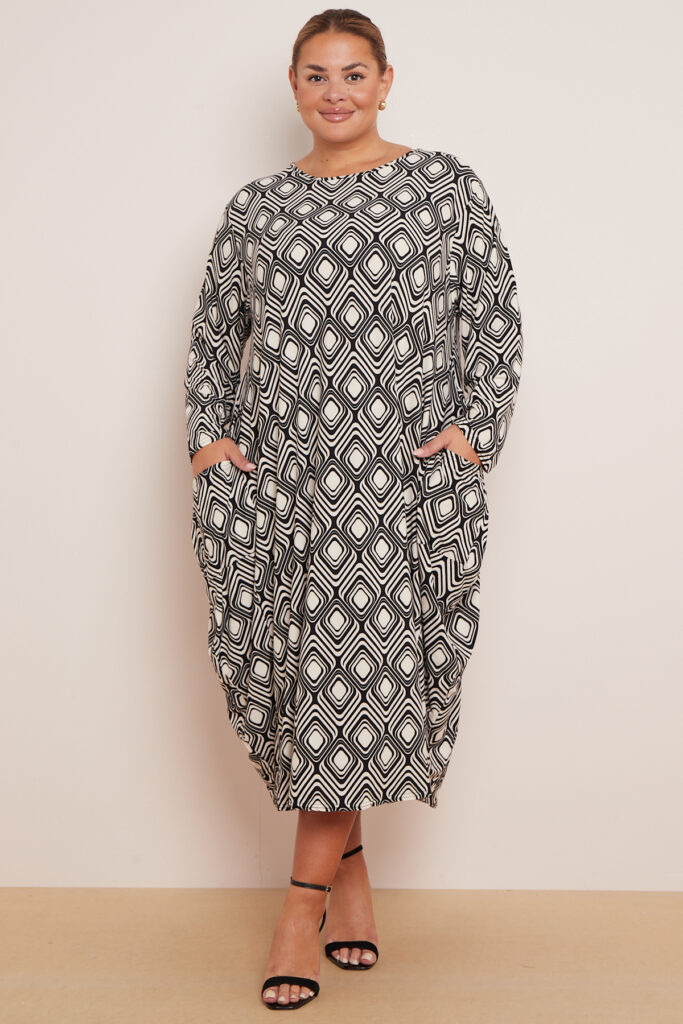 Plus Size Printed Cocoon Style Long Sleeve Dress With Pockets | Praslin ...