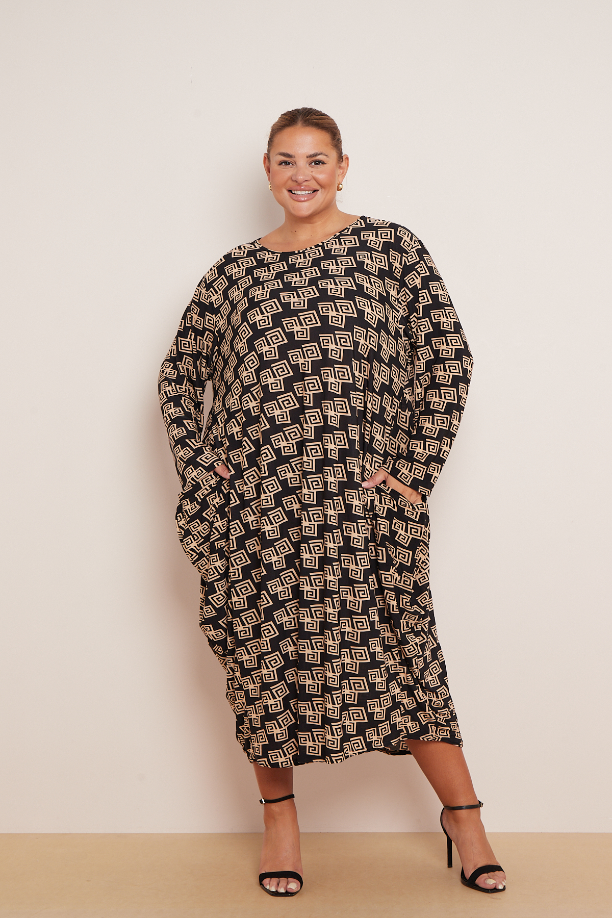 Plus Size Printed Cocoon Style Long Sleeve Dress With Pockets | Praslin ...