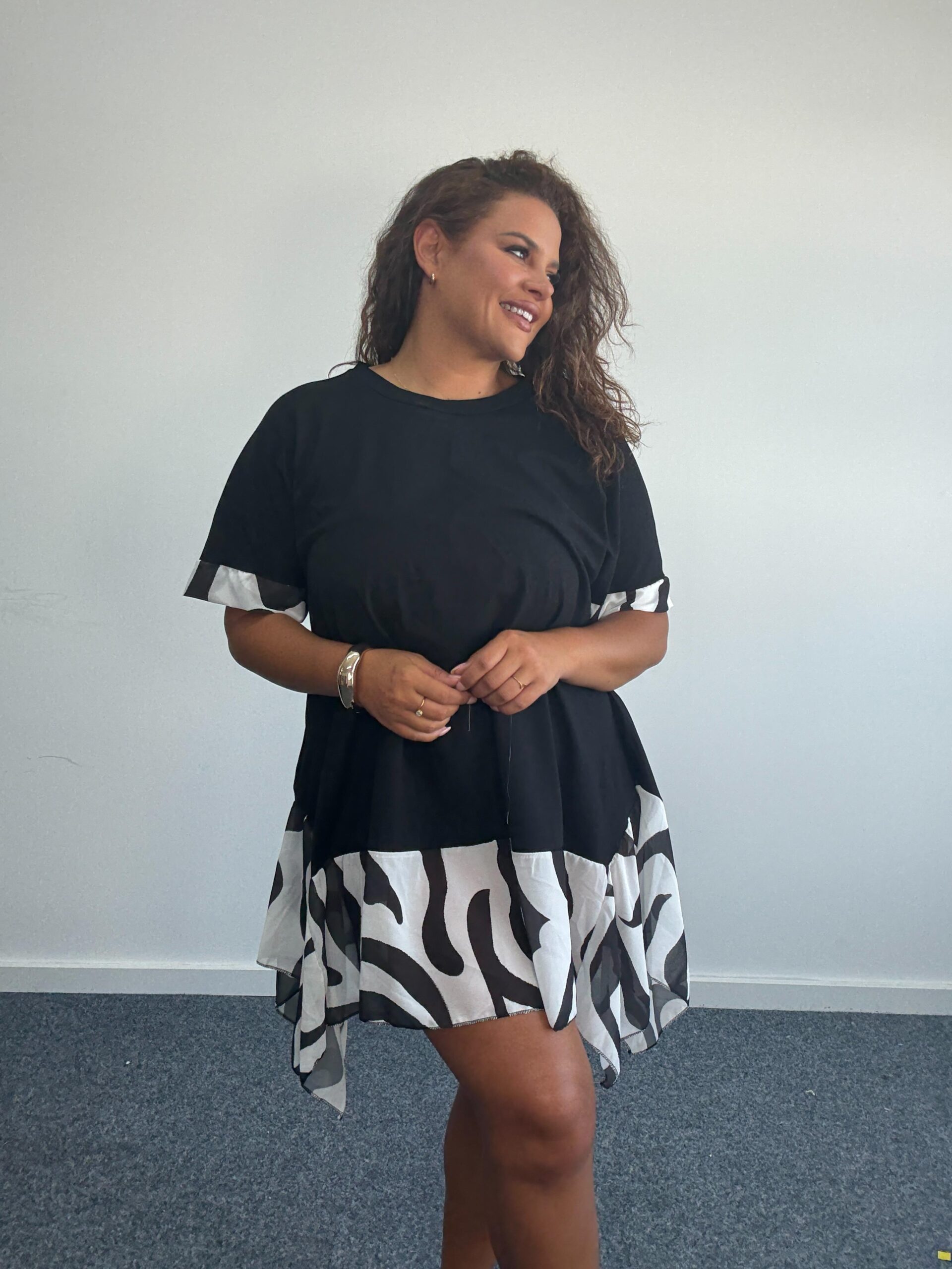 Plus Size Curve Fit Black Asymmetric Hem Contrast Print Detail Mini ...